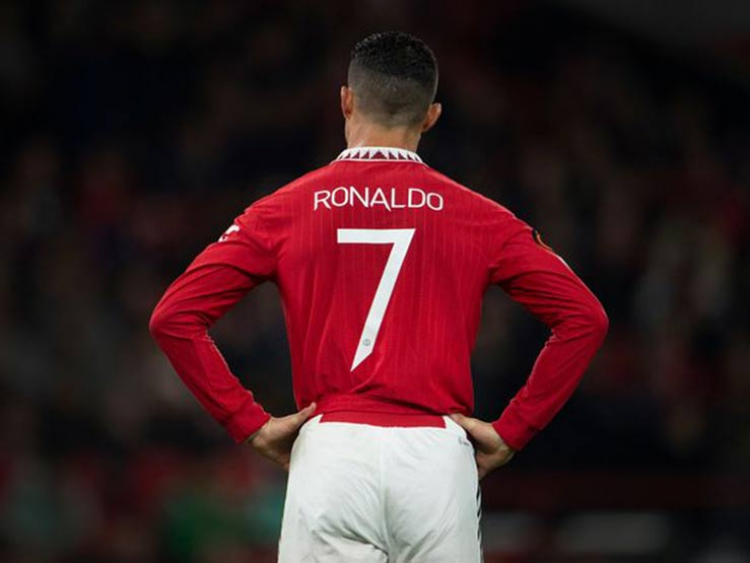 Huyền thoại MU Cantona chê Ronaldo ảo tưởng, nghiện gym không thể cứu ...