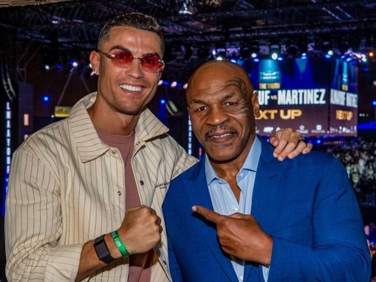 Ronaldo và Mike Tyson làm khán giả phấn khích, chạm mặt ở Saudi Arabia