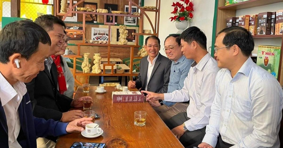 Thông tin Quán cà phê khóc ròng khi bị ép phục vụ miễn phí là không đúng