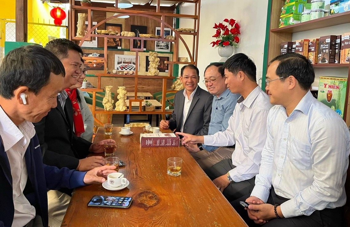 Thông tin Quán cà phê khóc ròng khi bị ép phục vụ miễn phí là không đúng