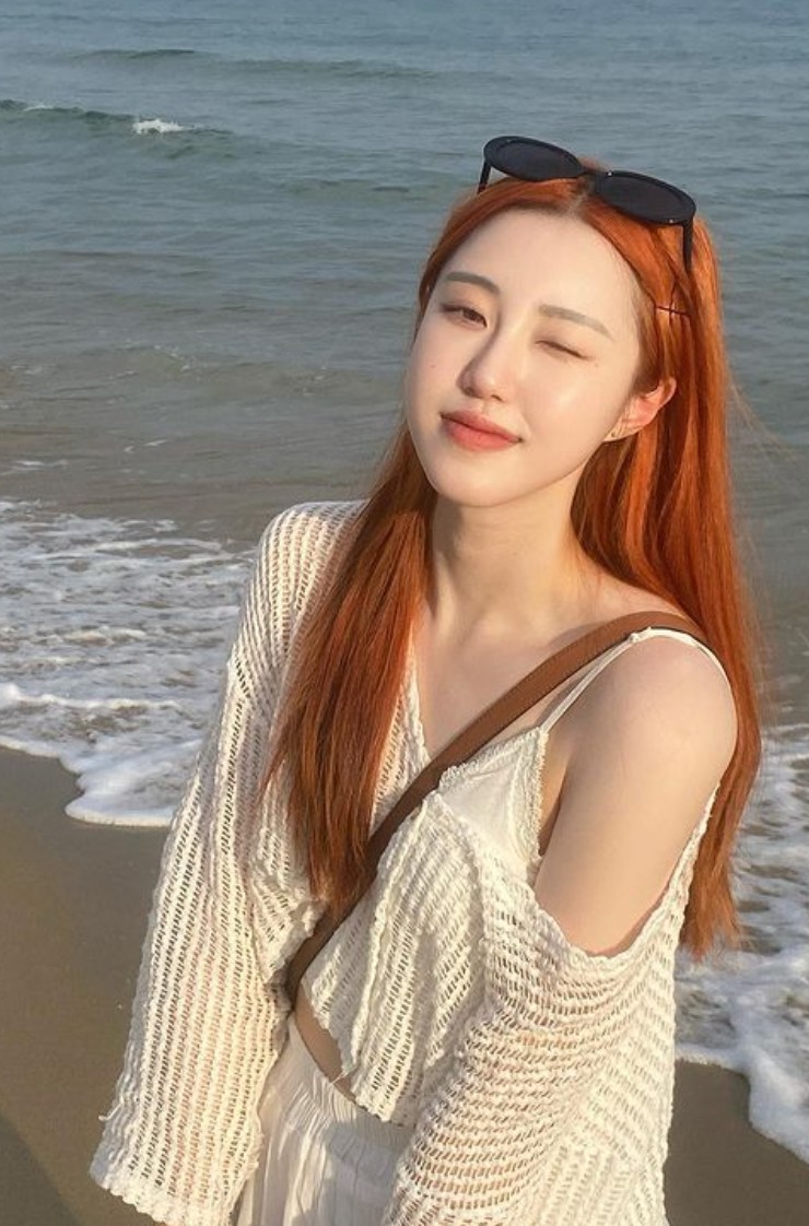 Mỹ nhân bóng chuyền bãi biển phơi nắng triền miên, da vẫn trắng như tuyết