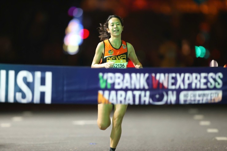 Người đẹp đua sắc đường chạy đêm TP Hồ Chí Minh, Vy Phan có 3 bước thú vị