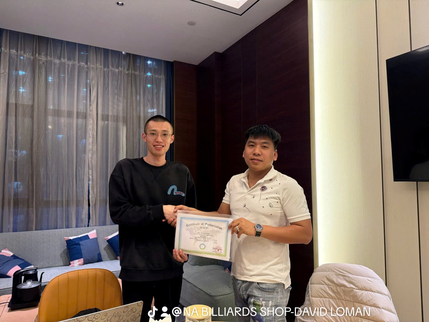 Na Biliards Shop ký hợp đồng độc quyền phân phối gậy David Loman Tại Việt Nam
