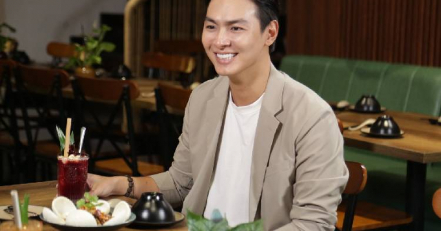 Hoàng Rapper và Chen Ru Lu mời Jay Quân thưởng thức đại tiệc của Quán ...