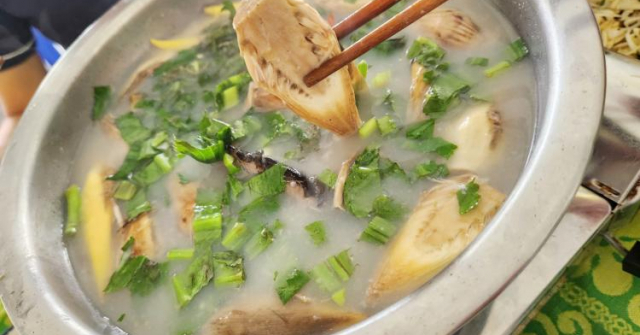 Đậm đà canh chua lõi bắp chuối ở Cà Mau