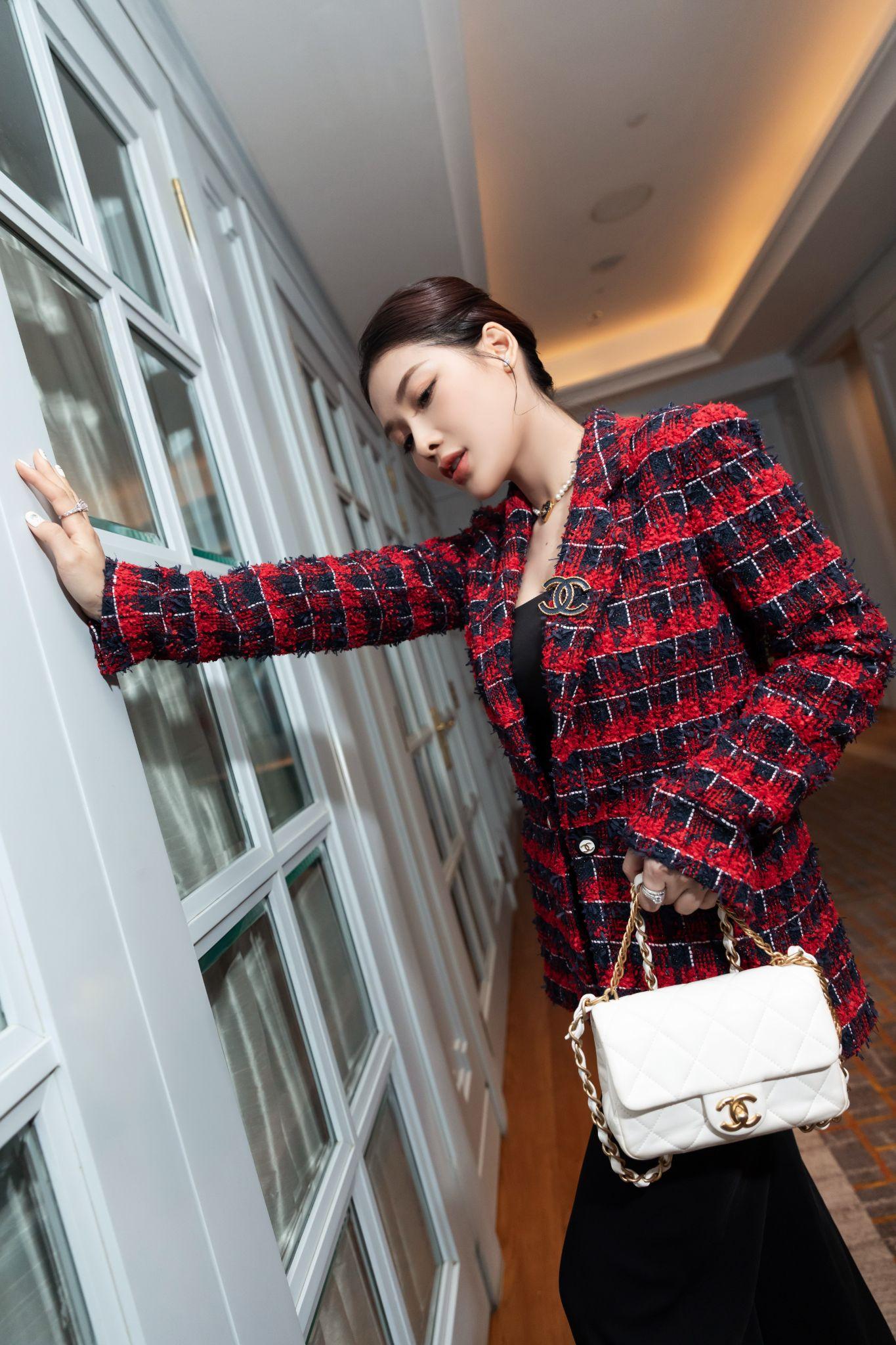 Ruby Huynh tiếp tục khẳng định gu thời trang ấn tượng khi xuất hiện ...