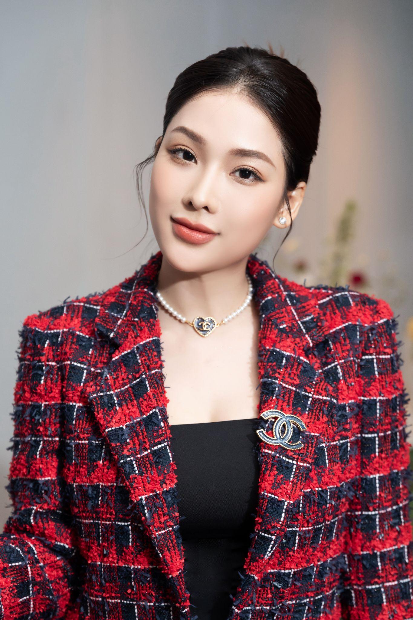Ruby Huynh tiếp tục khẳng định gu thời trang ấn tượng khi xuất hiện ...