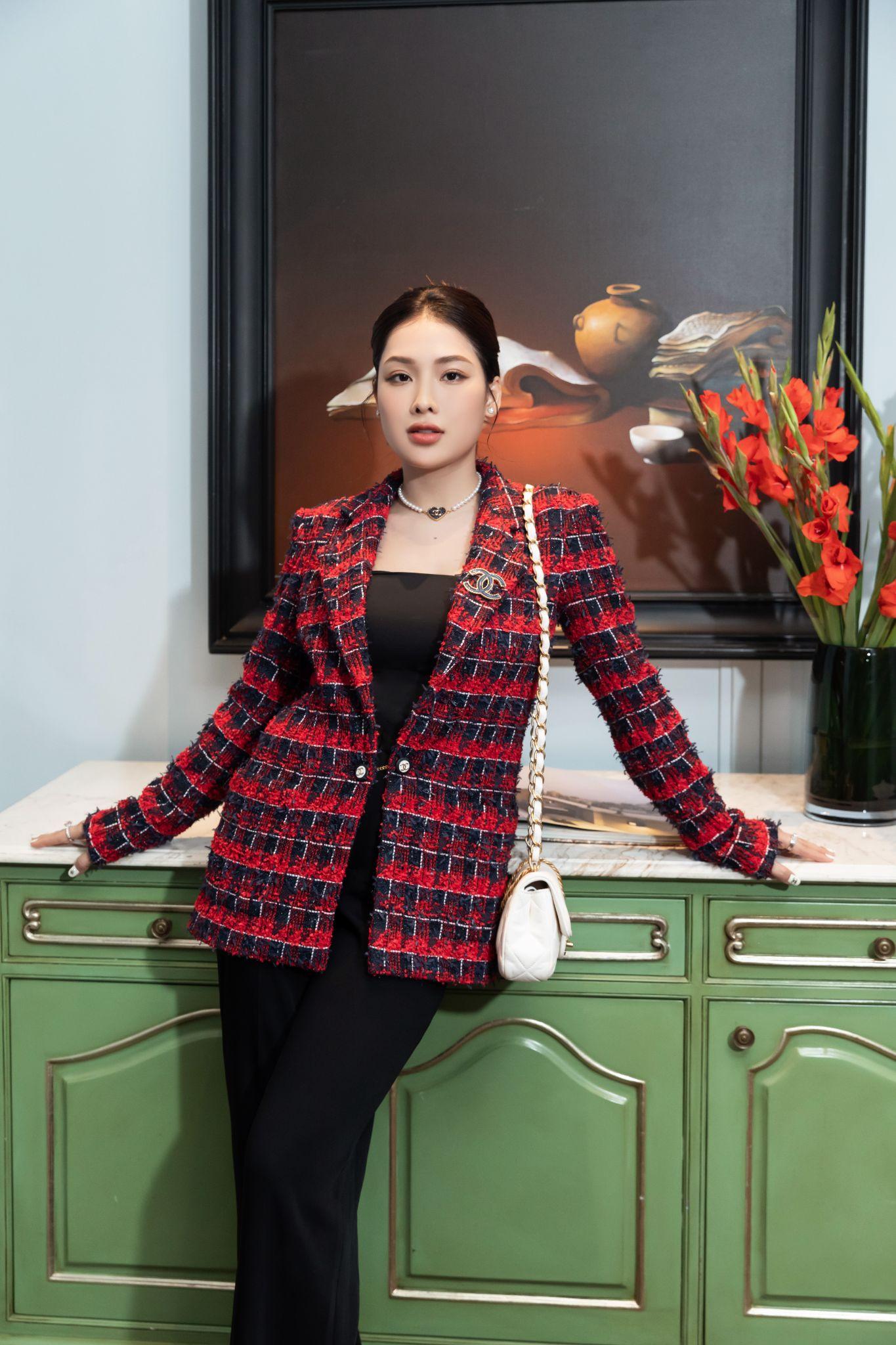 Ruby Huynh tiếp tục khẳng định gu thời trang ấn tượng khi xuất hiện ...