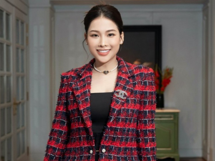 Ruby Huynh tiếp tục khẳng định gu thời trang ấn tượng khi xuất hiện cùng nguyên cây hàng hiệu