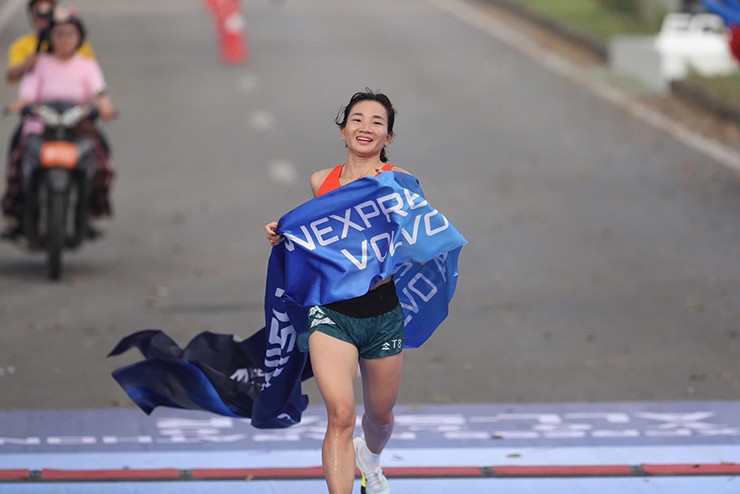 Dàn sao marathon VN đua tài chân chạy Kenya Nguyễn Văn Lai thắng Edwin ...