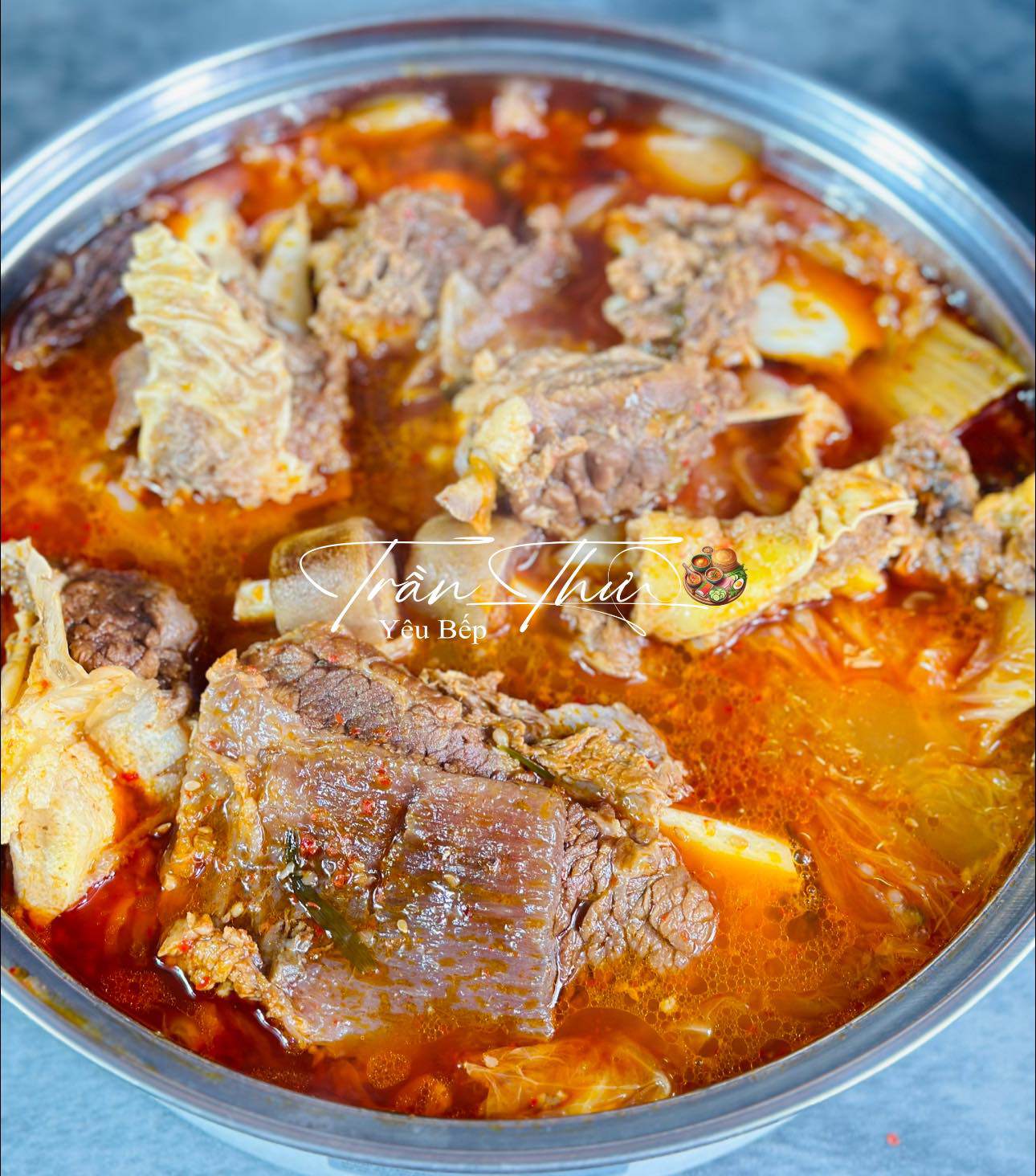 Bí quyết nấu lẩu sườn bò kim chi thơm ngon chuẩn vị