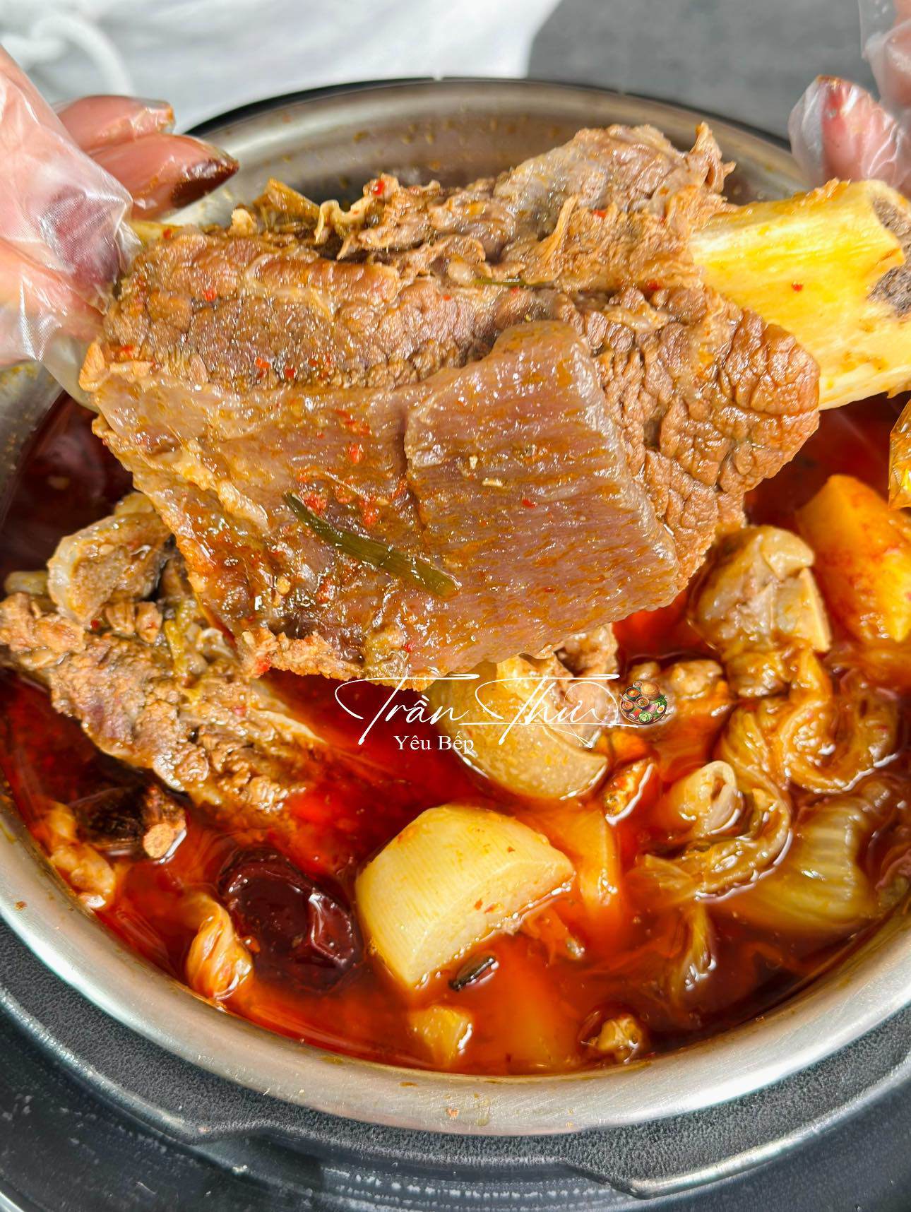 Bí quyết nấu lẩu sườn bò kim chi thơm ngon chuẩn vị