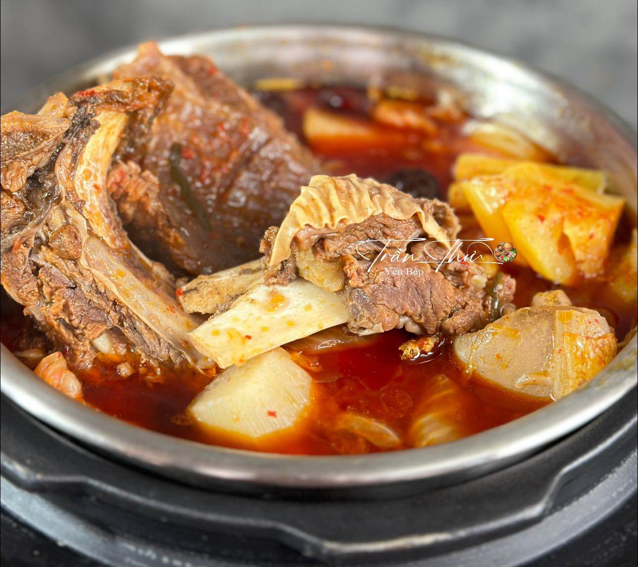 Bí quyết nấu lẩu sườn bò kim chi thơm ngon chuẩn vị