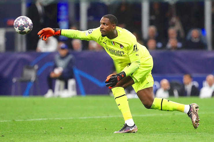 Tin mới nhất bóng đá tối 265 Man United nhắm Mike Maignan thay thế Onana