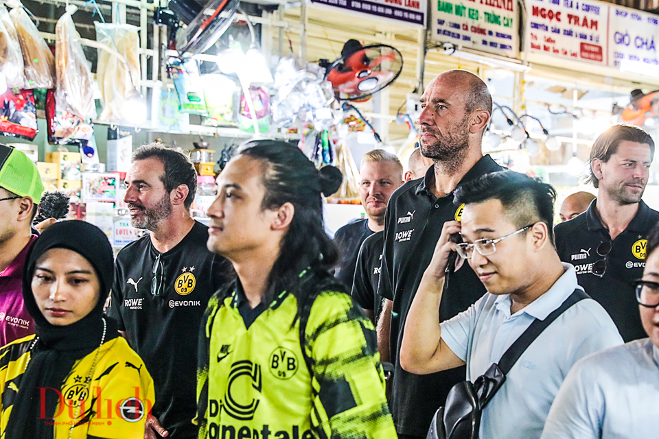 Trải nghiệm thú vị của danh thủ huyền thoại BVB với city tour TP.HCM