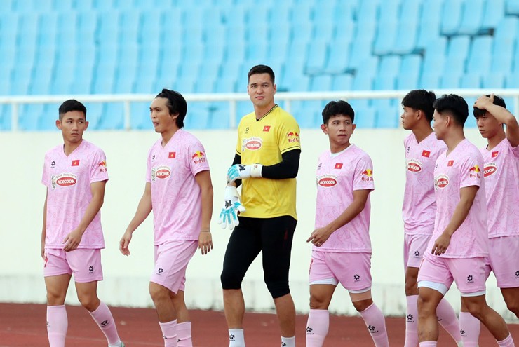 ĐT Việt Nam tìm cách gây bất ngờ cho Nga, thủ môn Nguyễn Filip có vẻ ...