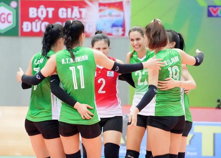 Bóng chuyền nữ Long An tấn công mãn nhãn, biến đội Thái Bình thành cựu vô địch