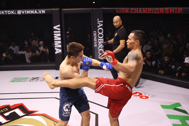 Đỉnh cao MMA Việt 2023 Quang Lộc đấm như giã gạo, knock-out Lý Tiểu Long