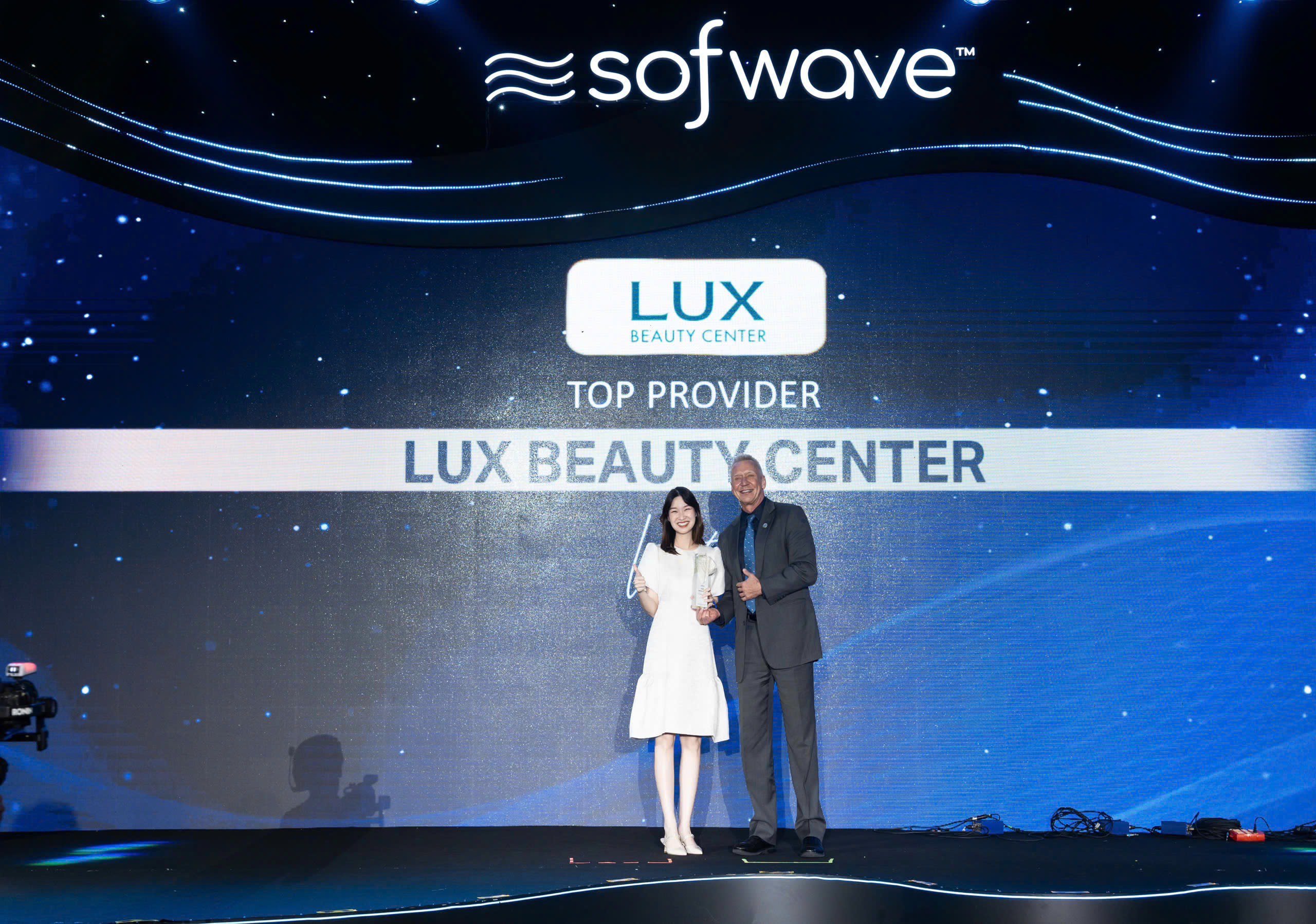 Lux Beauty Center nhận giải thưởng TOP PROVIDER tại Sofwave APAC Summit 2024