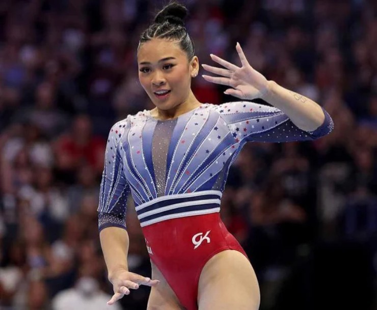 Fan Việt thích thú Cô gái HMong tìm chỗ ăn phở sau khi giành HCV Olympic