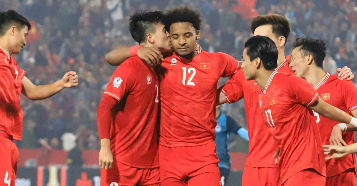 Bắt trọn nụ hôn của đội trưởng Duy Mạnh dành cho Nguyễn Xuân Son