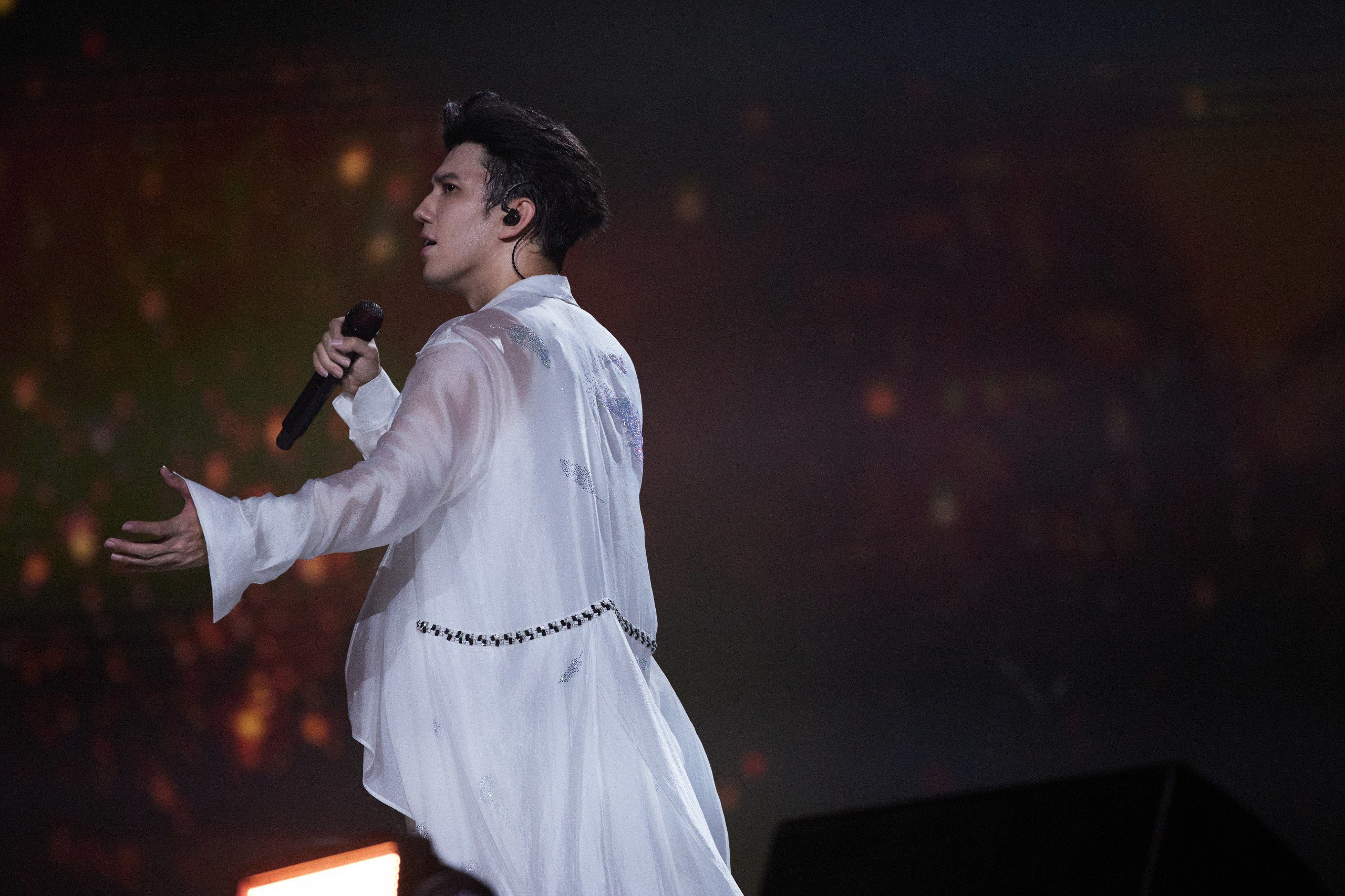 Dimash Kudaibergen Tại sao cả thế giới “phát cuồng” trước một giọng hát